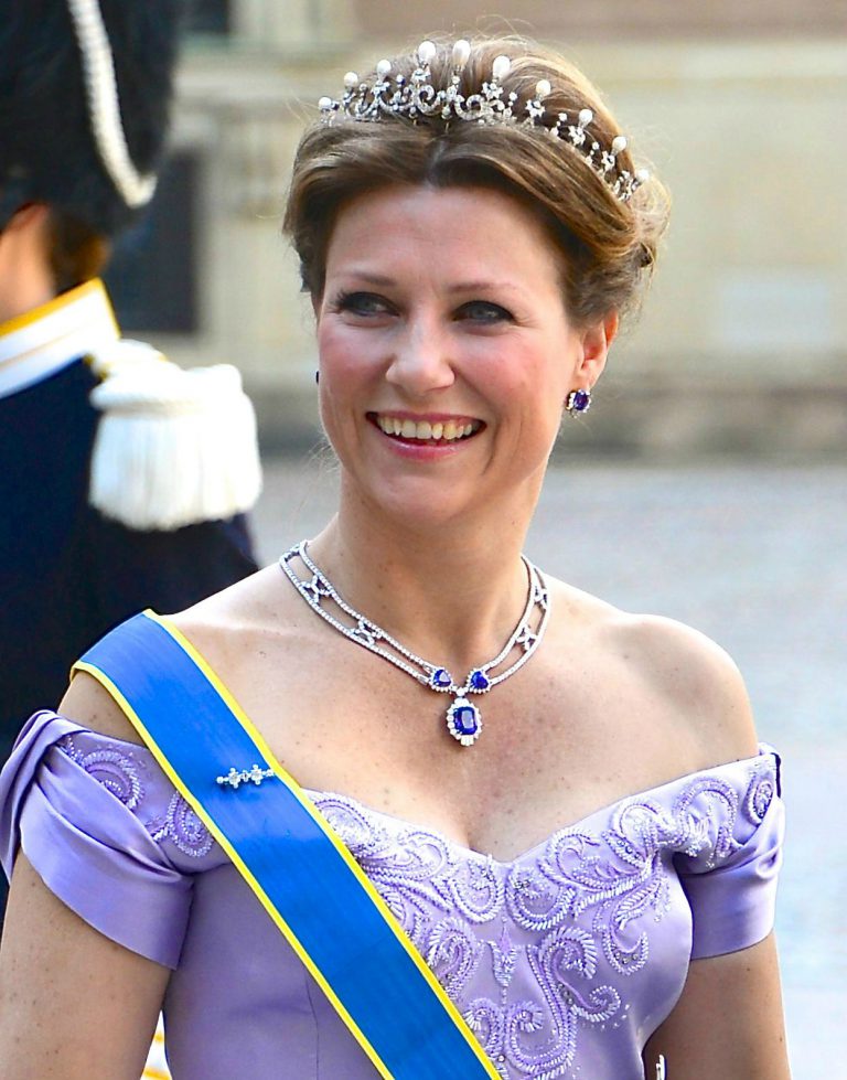 Top 10 Most Beautiful Royal Women - Top To Find